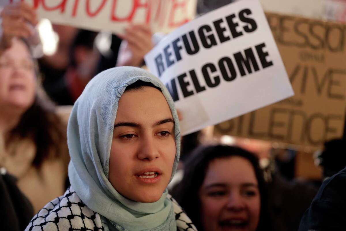 More than 1,000 protesters rally at SFO against immigration ban