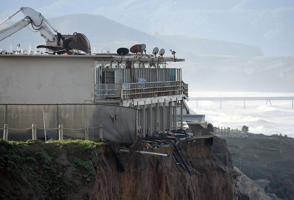 Demolition of building on eroding Pacifica cliff begins