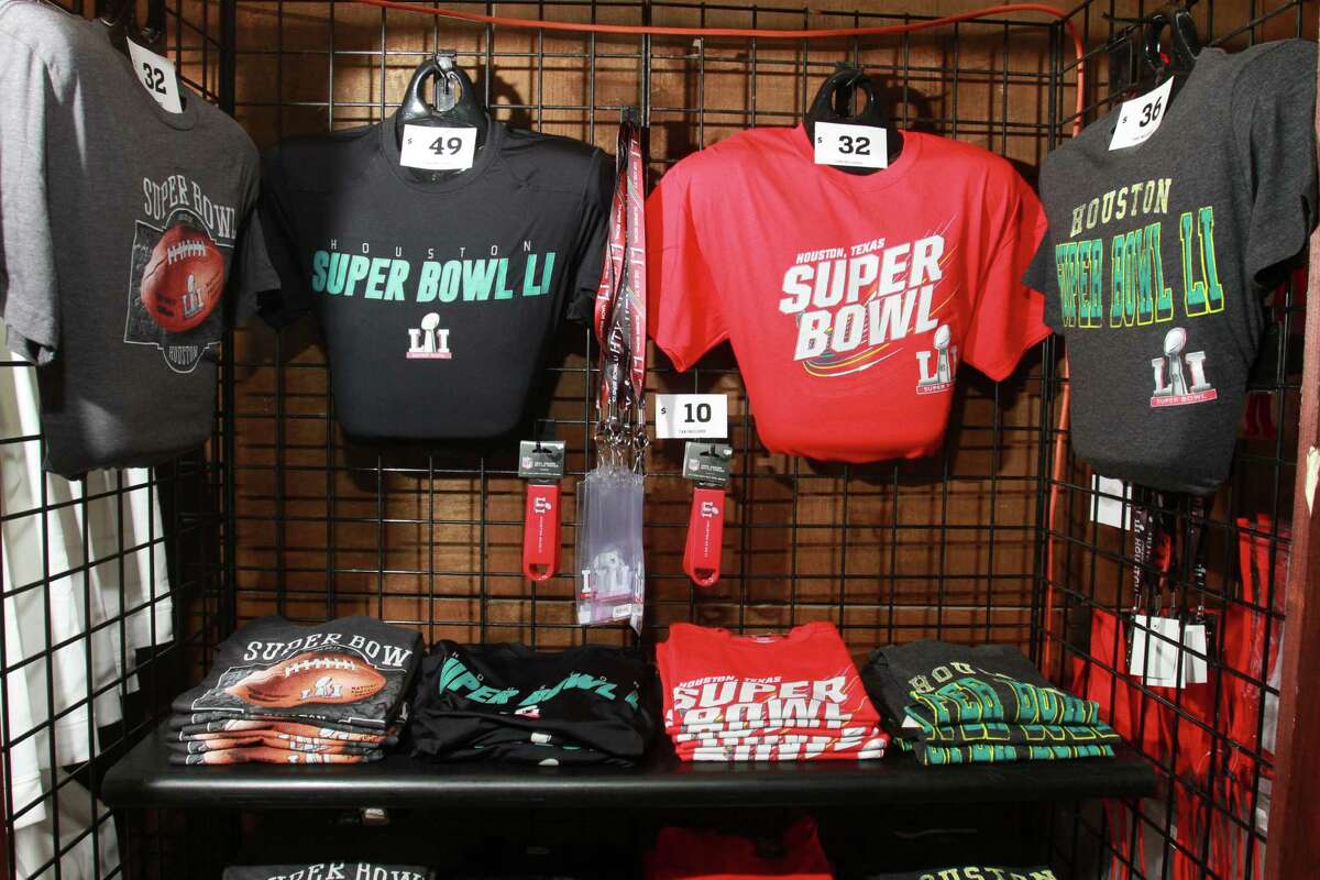 Pop-up retailers target Super Bowl rush