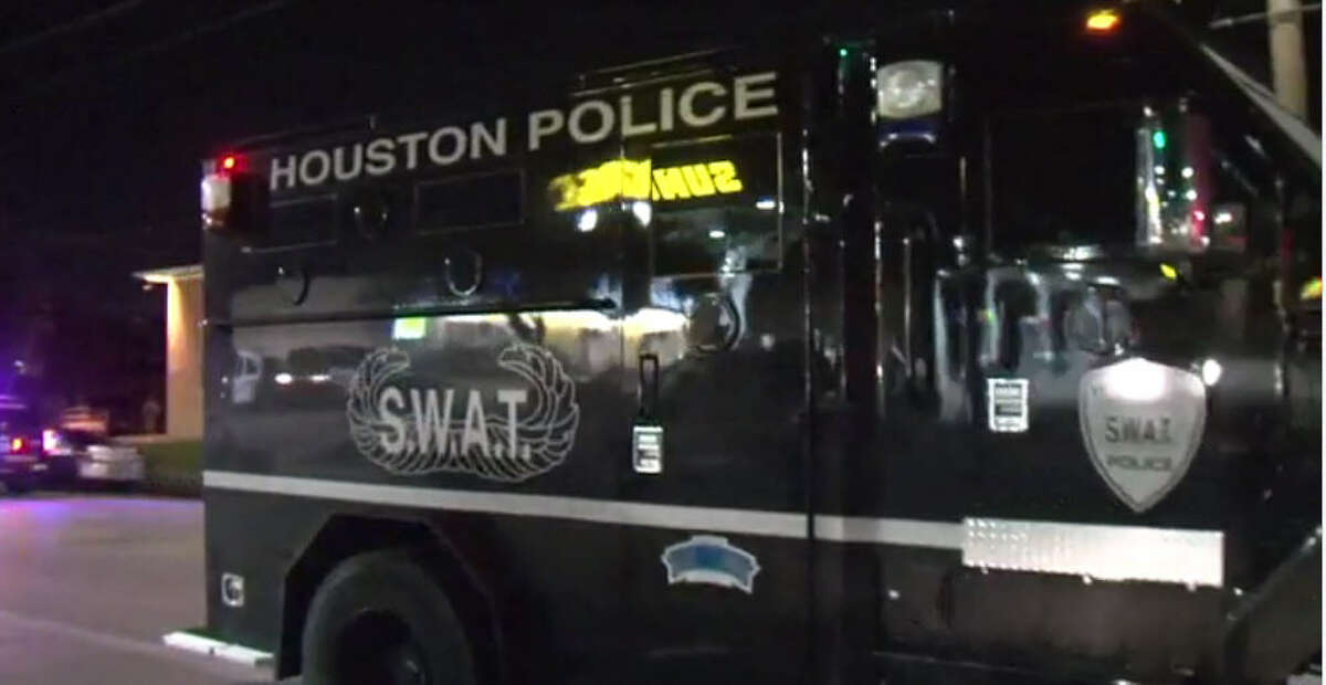 SWAT scene ends peacefully in south Houston