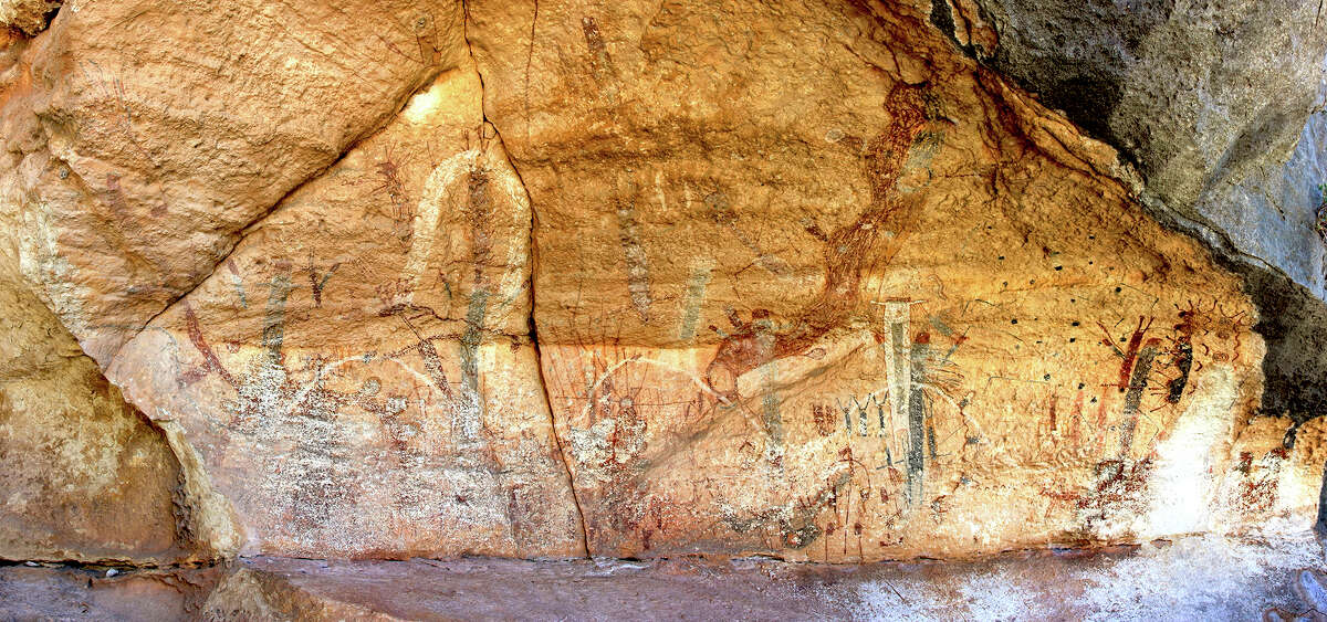 Texas artist with digital microscope solves ancient mystery of painted ...