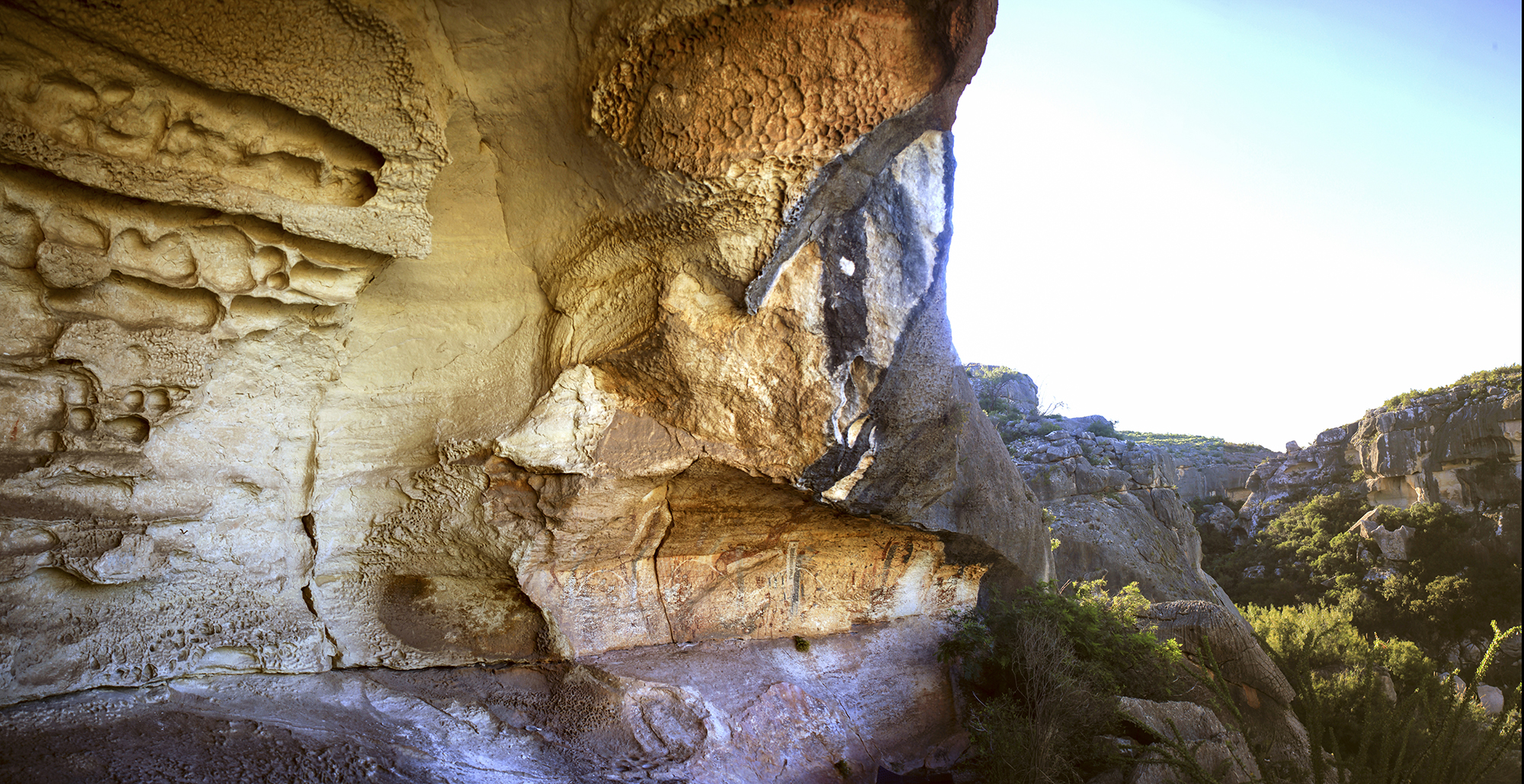 Texas artist with digital microscope solves ancient mystery of painted ...