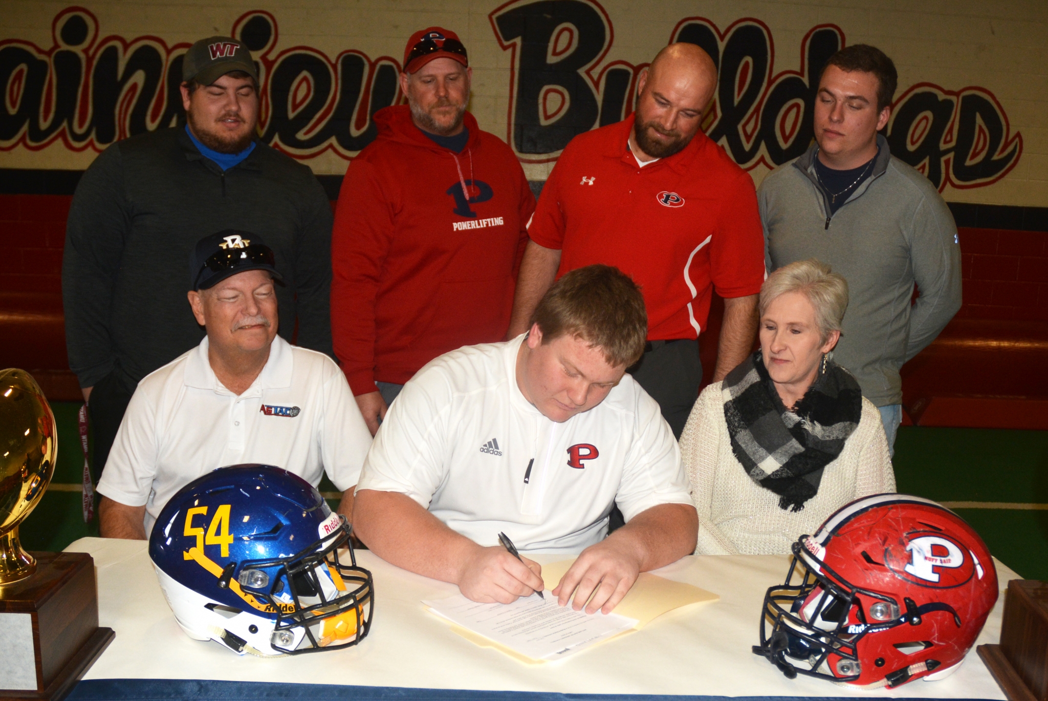 Bulldogs’ Townsend signs to play football at WBU