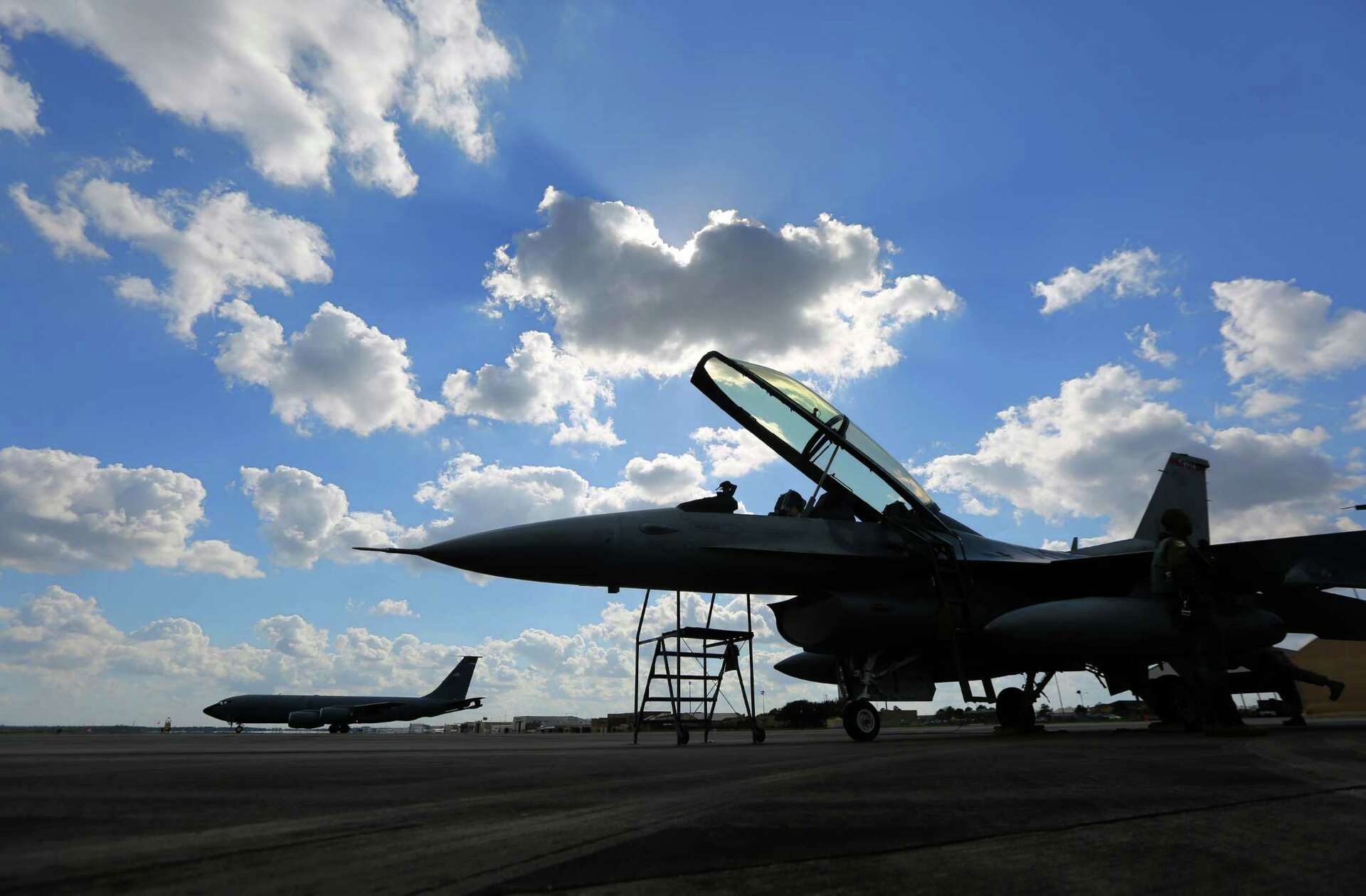 Pentagon approves $44B jet with Connecticut-built engines