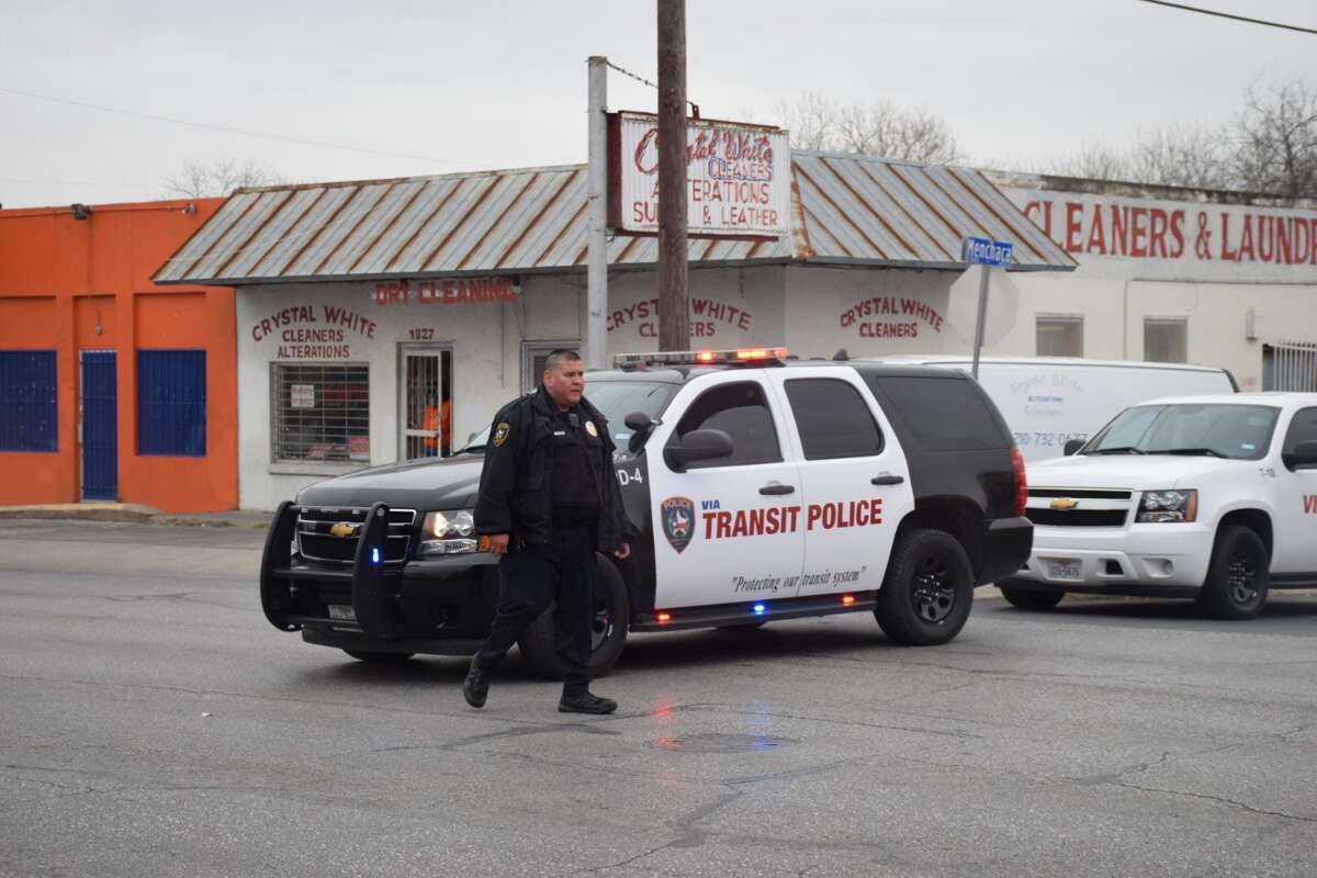 Bomb squad, K-9 units clear scene after reports of suspicious bag on ...