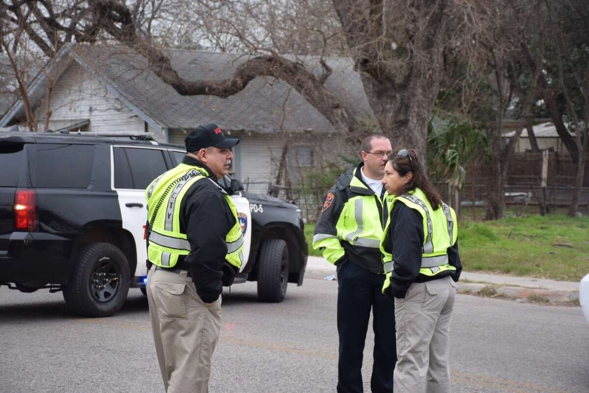 Bomb squad, K-9 units clear scene after reports of suspicious bag on ...