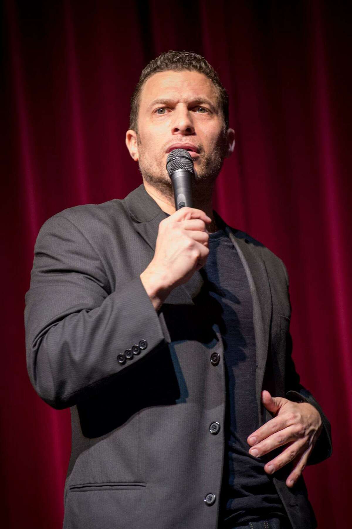 Lawyer-turned-stand-up comic eyes the world through Puerto Rican lens