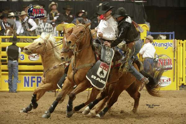 Pickup men are a rodeo cowboy’s best friends - ExpressNews.com