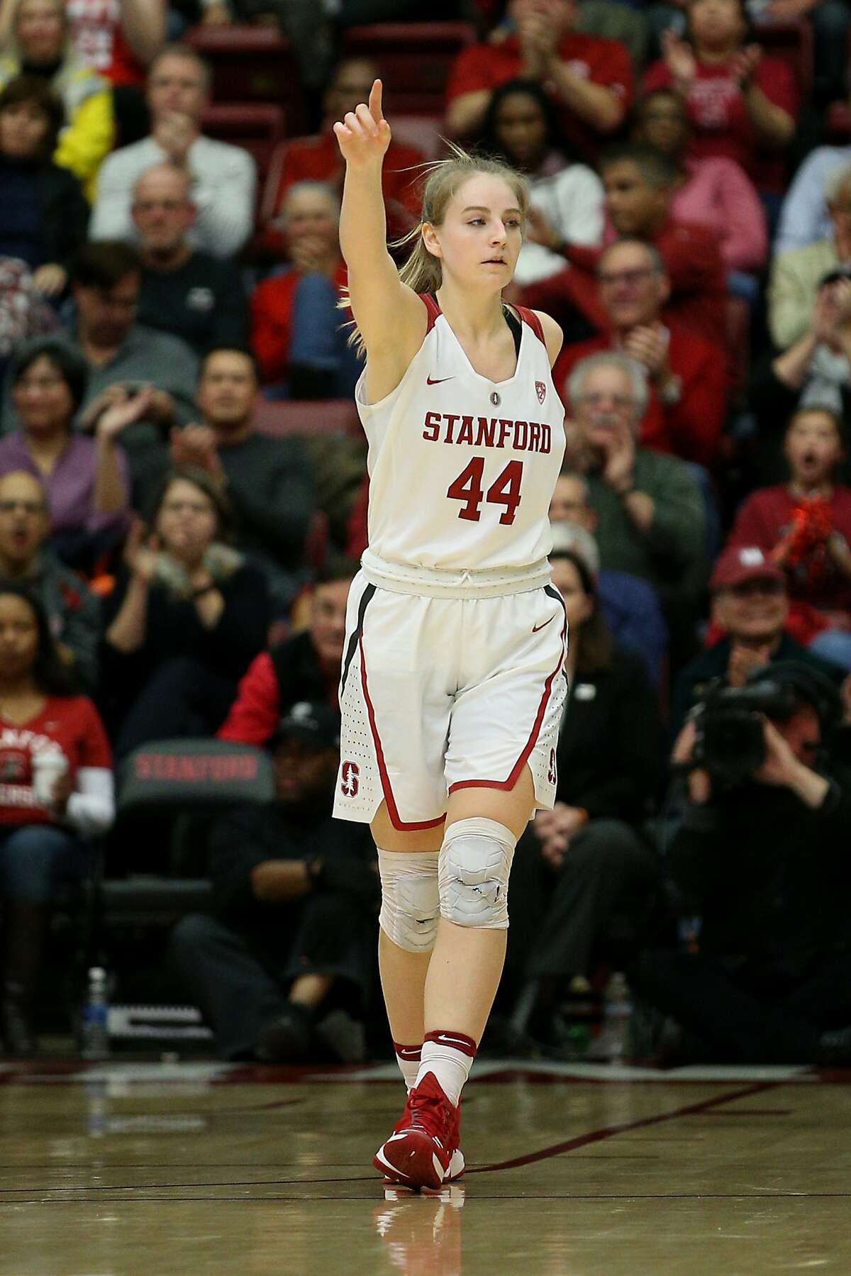 Cardinal women rejoice in VanDerveer’s 1,000th career win