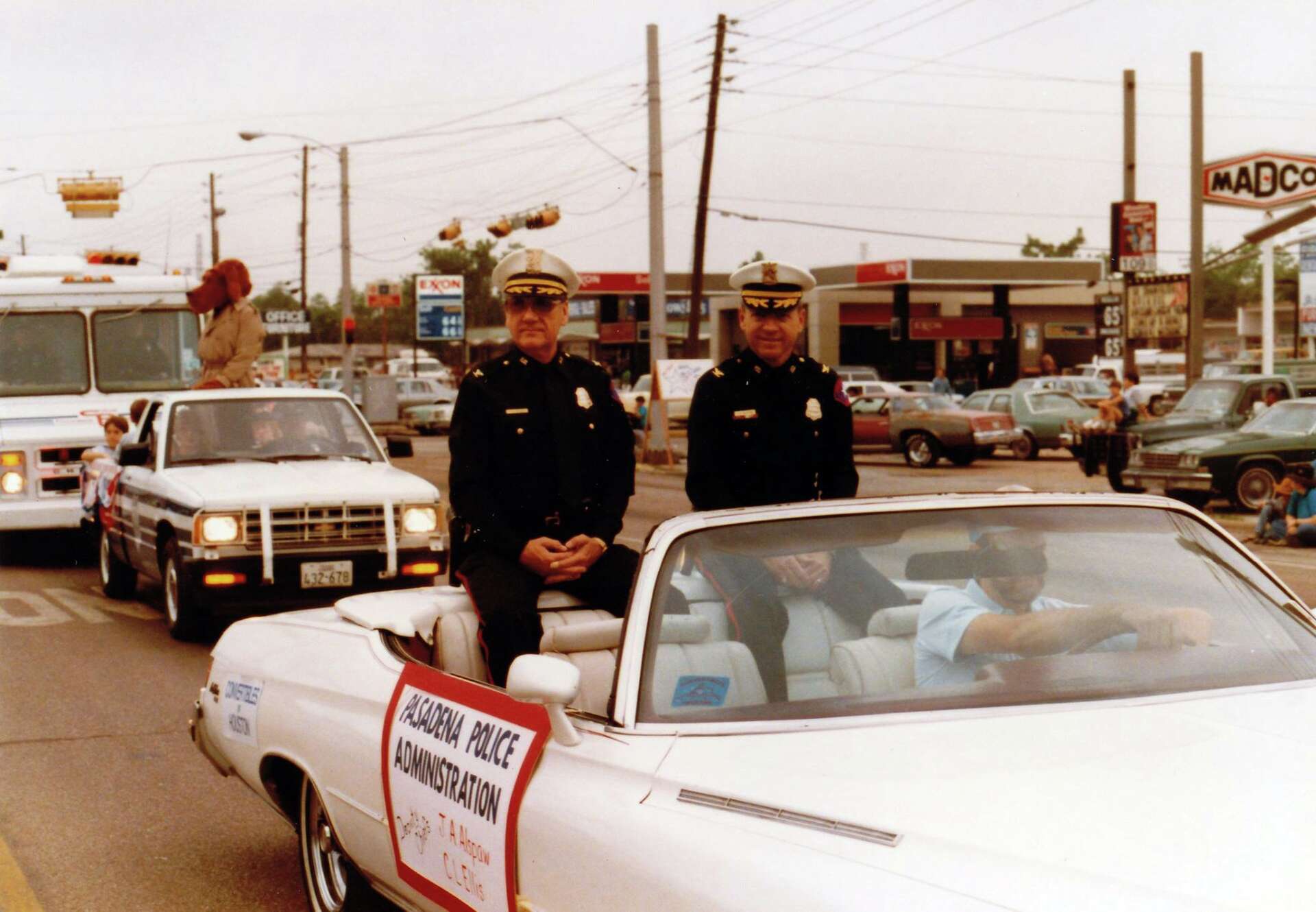Throwback photos: Pasadena police pose with mysterious gorillas in the ...