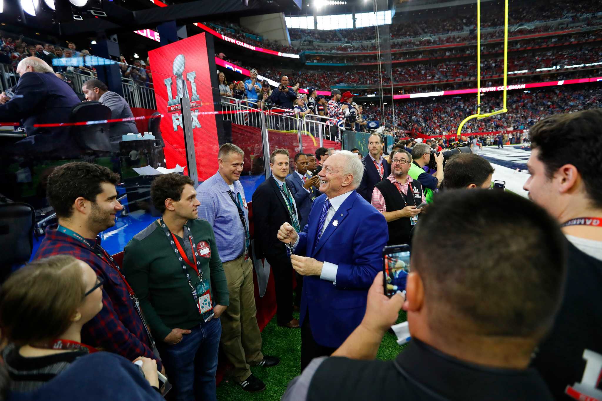 Houston boos Cowboys owner Jerry Jones at the Super Bowl