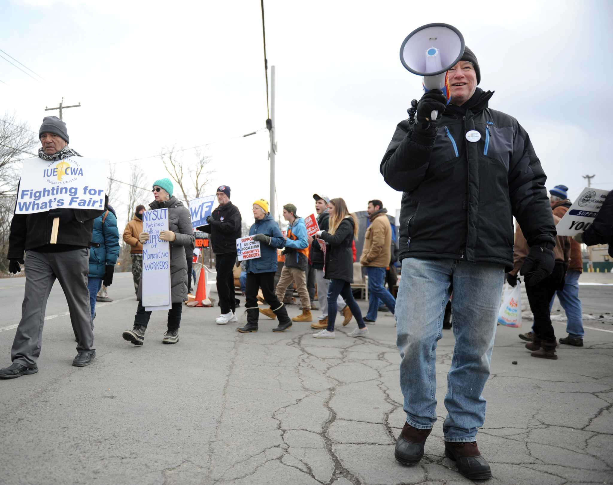 Momentive strike could end Wednesday under tentative labor deal