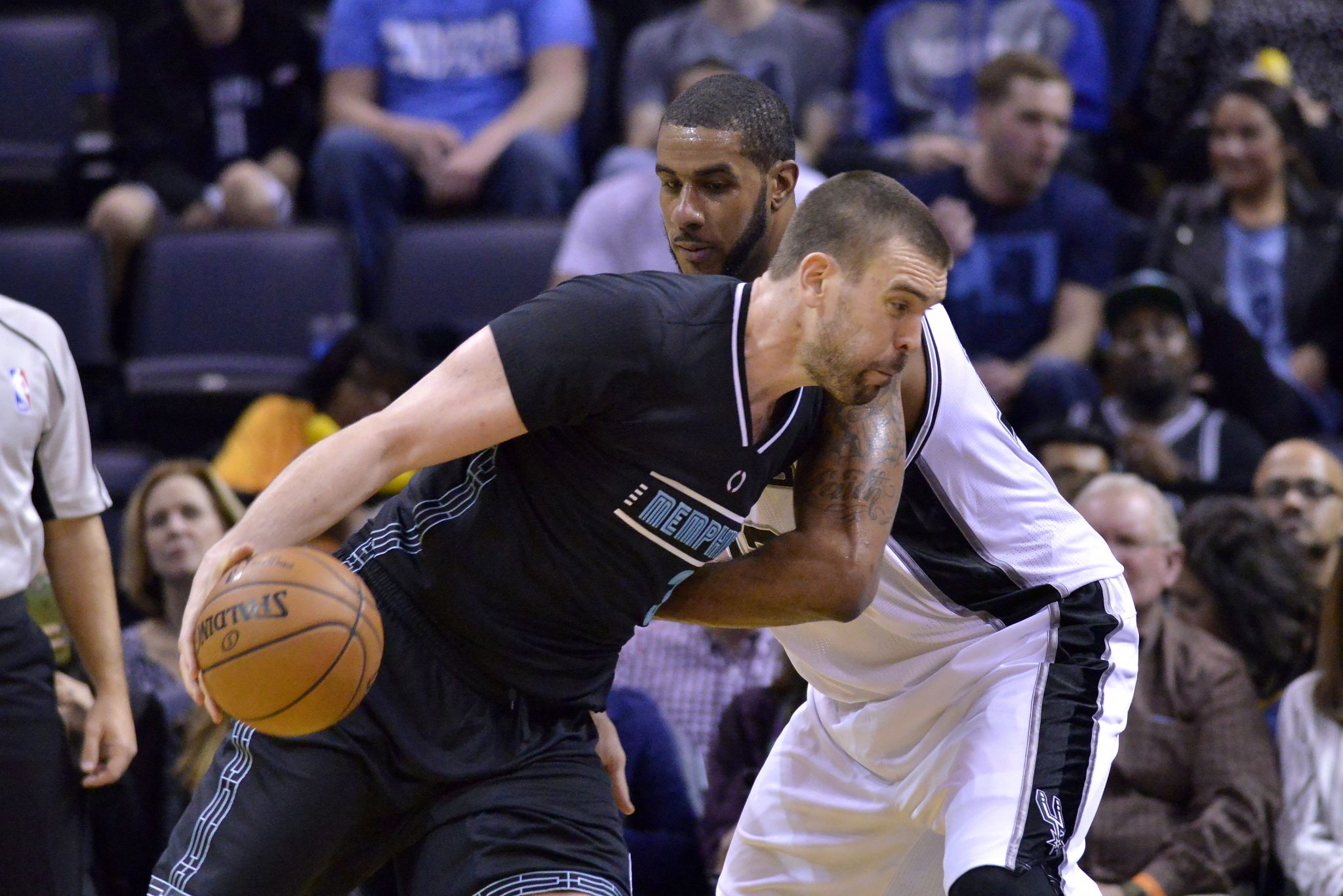 Spurs open rodeo trip with dud in Memphis