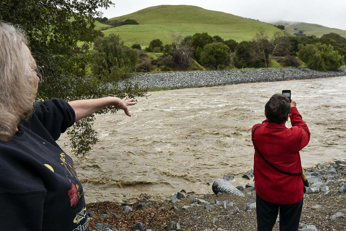 Flood warning issued as Bay Area braces for Thursday storm