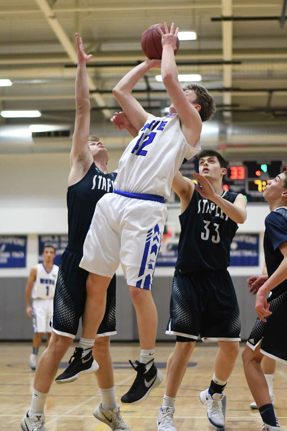Darien boys basketball defeats Staples