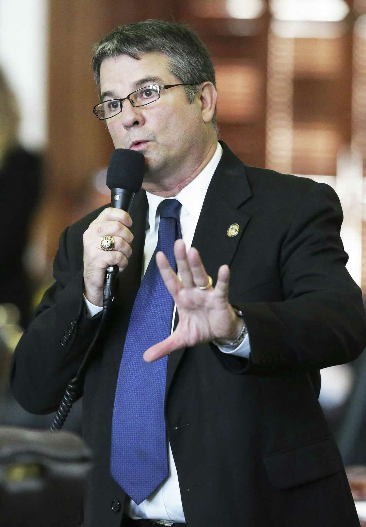 Texas Senate passes ‘sanctuary cities’ bill