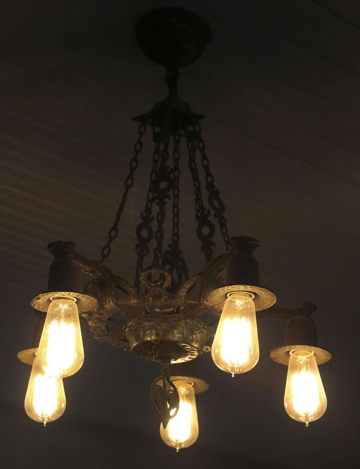 Annual studio-home tour features Woodlawn-area English cottage