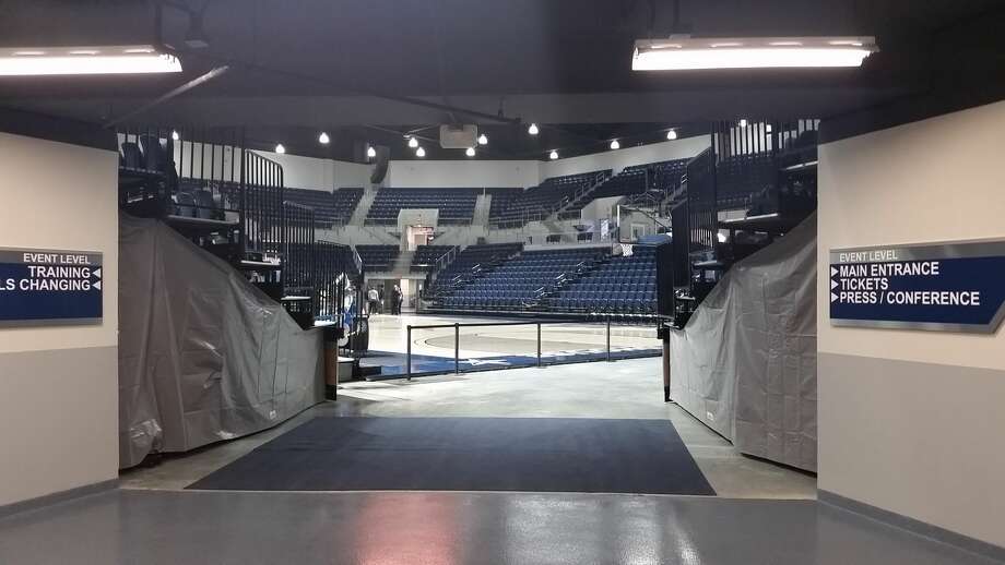 Houston ISD unveils $35.2 million Delmar Fieldhouse - Houston Chronicle