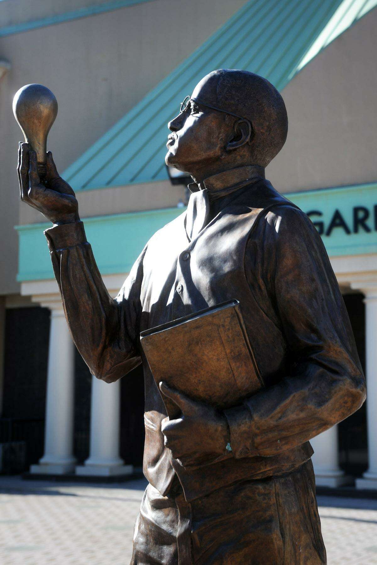 Statue of city inventor may be moved