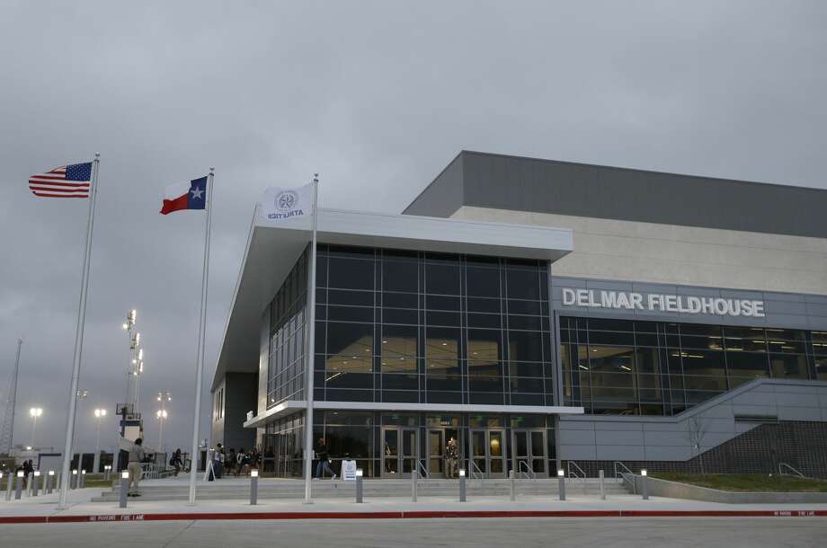 Houston ISD unveils $35.2 million Delmar Fieldhouse - Houston Chronicle