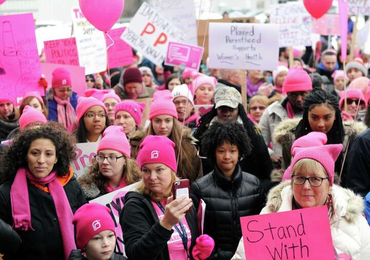 Groups rally for and against Planned Parenthood in Albany, Troy