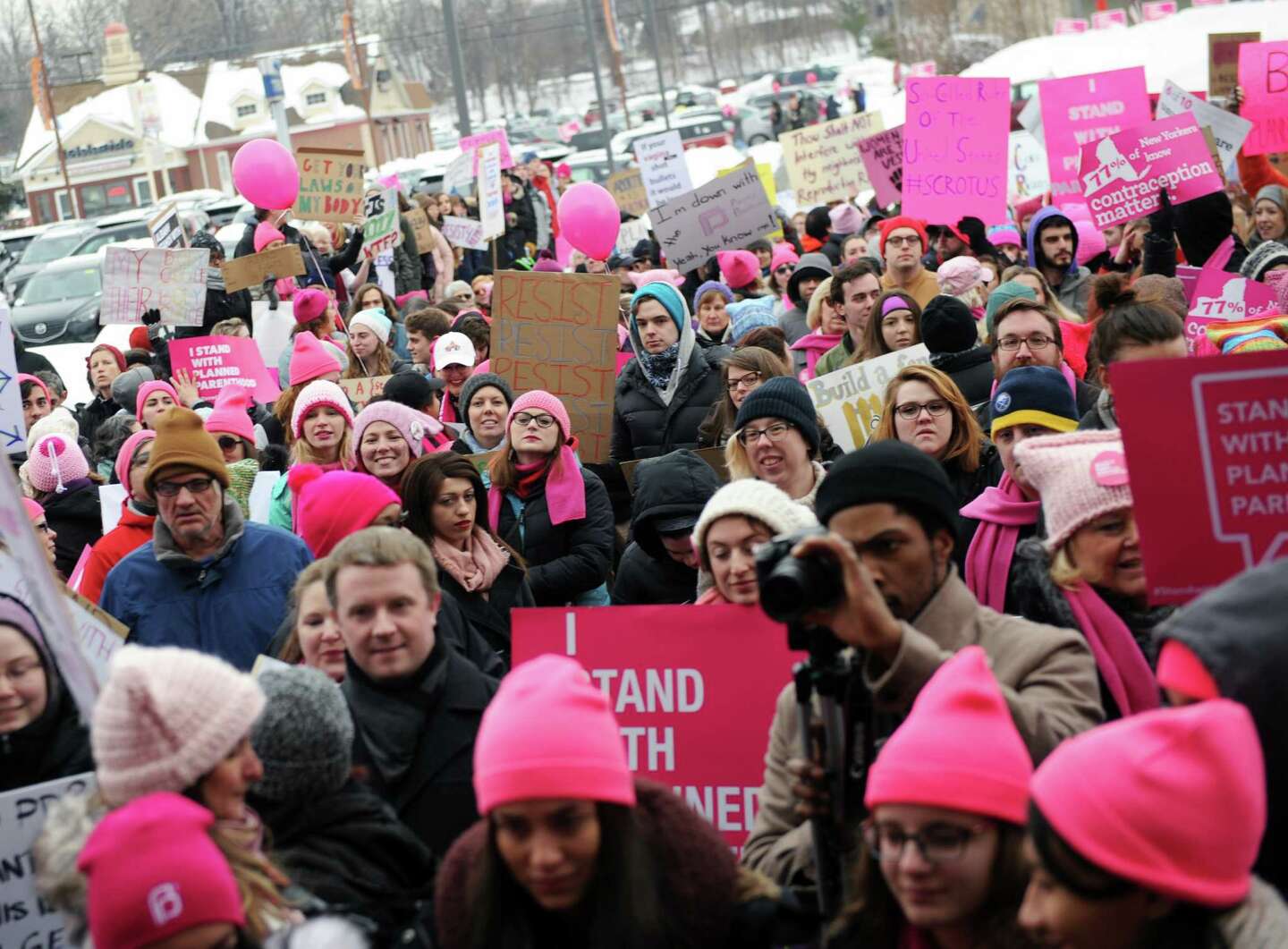Groups rally for and against Planned Parenthood in Albany, Troy
