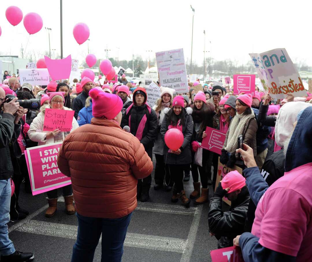 Groups rally for and against Planned Parenthood in Albany, Troy