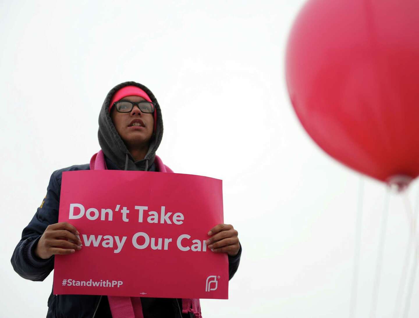 Groups rally for and against Planned Parenthood in Albany, Troy