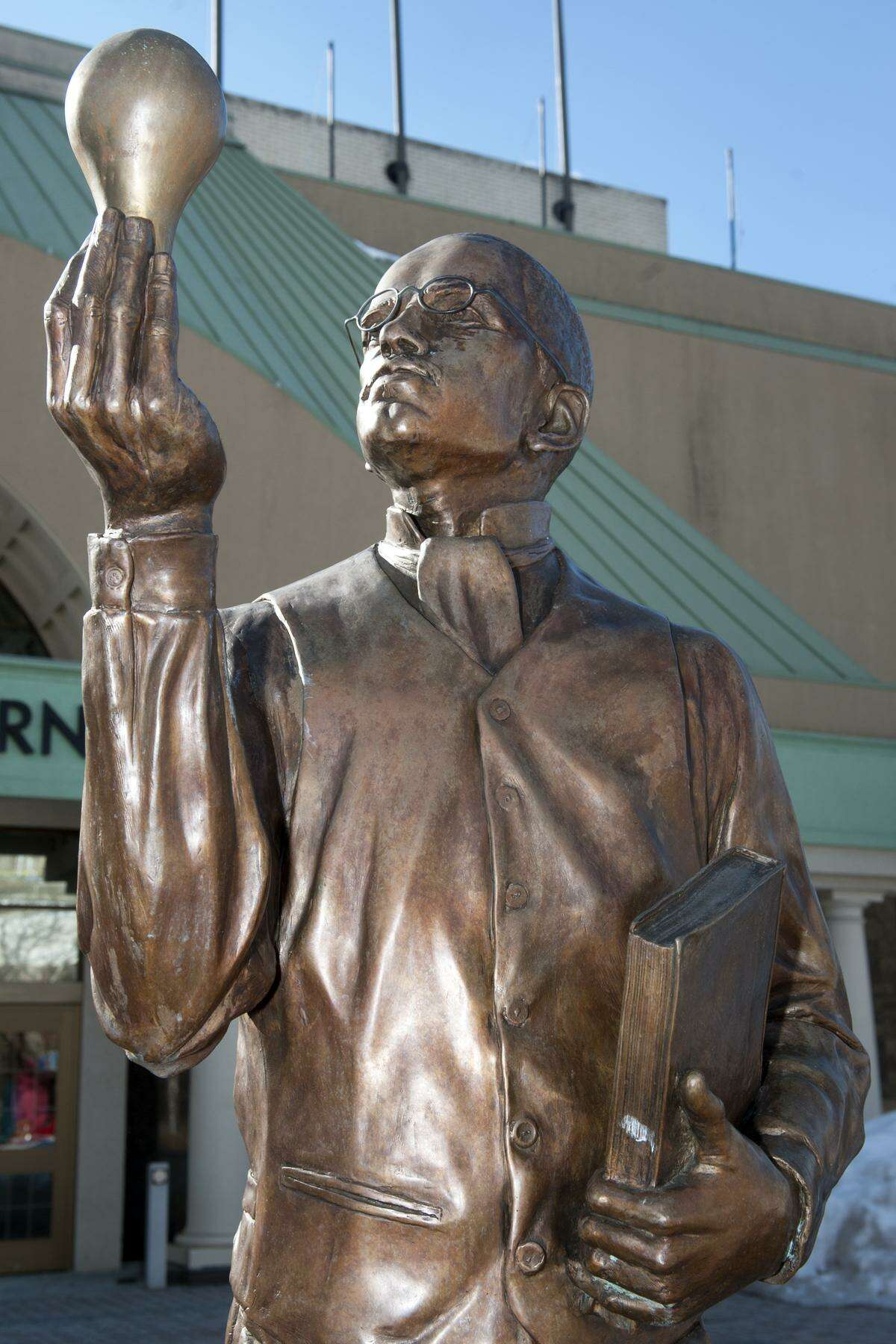 Critics: Don’t move statue of black inventor