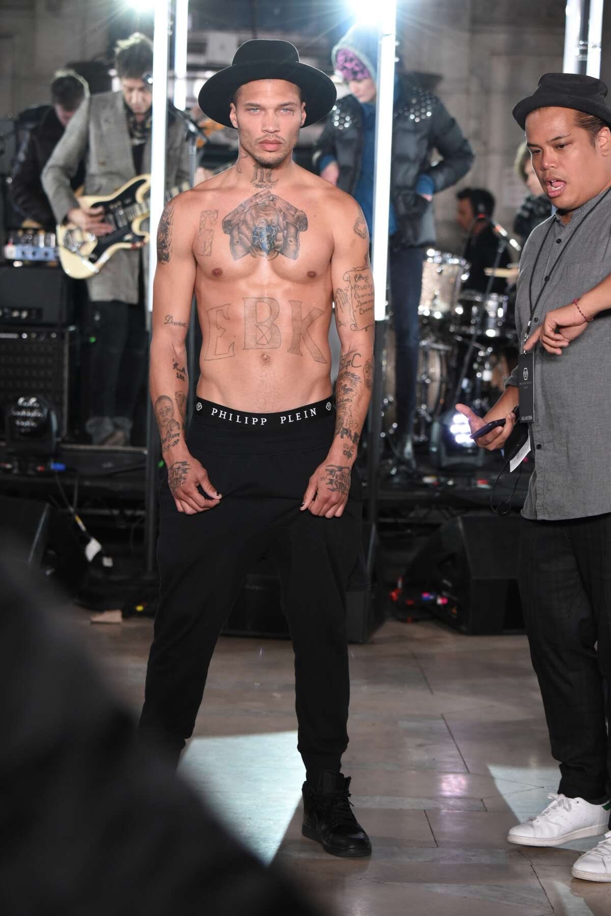 'Hot felon'-turned-model Jeremy Meeks makes his NYFW runway debut