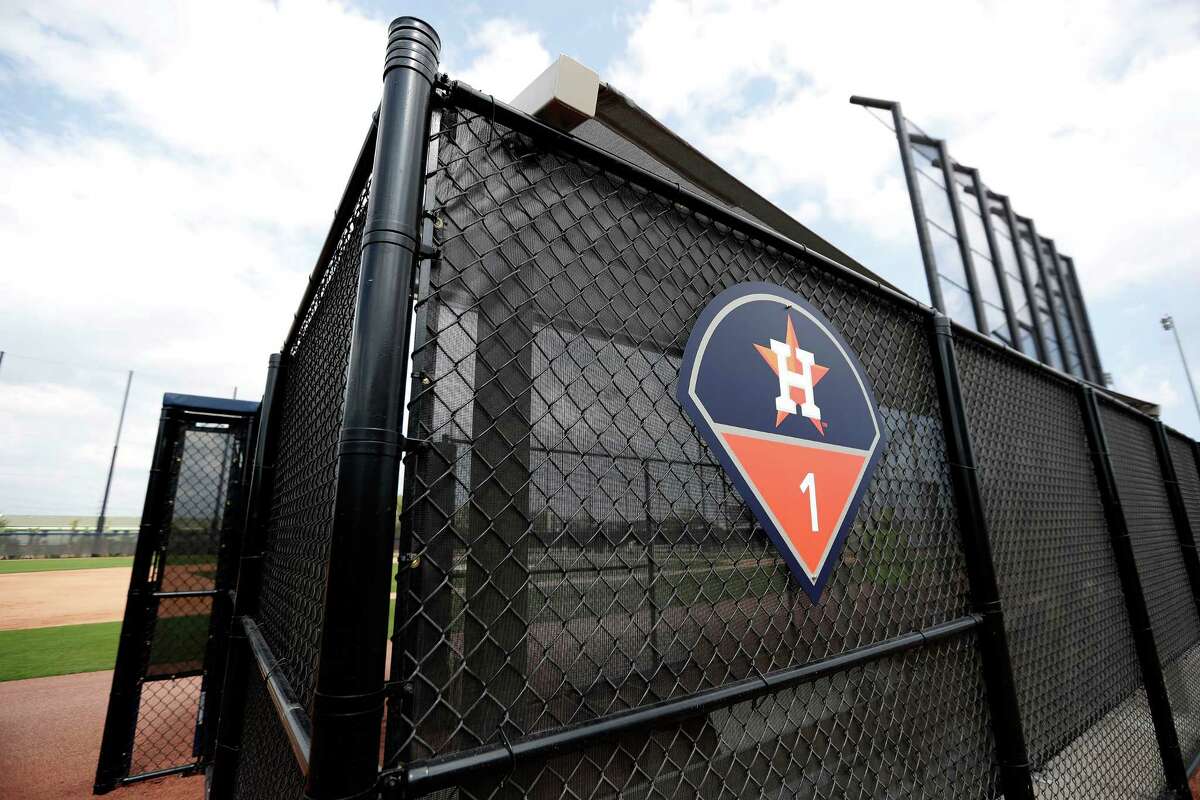 Astros' Brian McCann loses bat, then hits home run