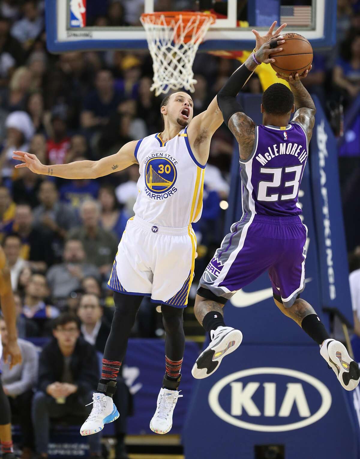 Warriors still piling up blocks without Kevin Durant