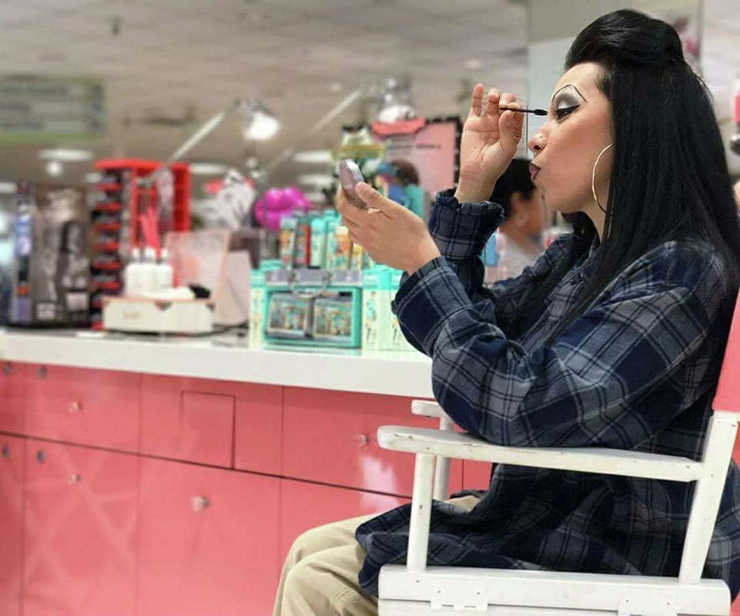 Meet the S.A. 'chola' with hundreds of thousands of fans online