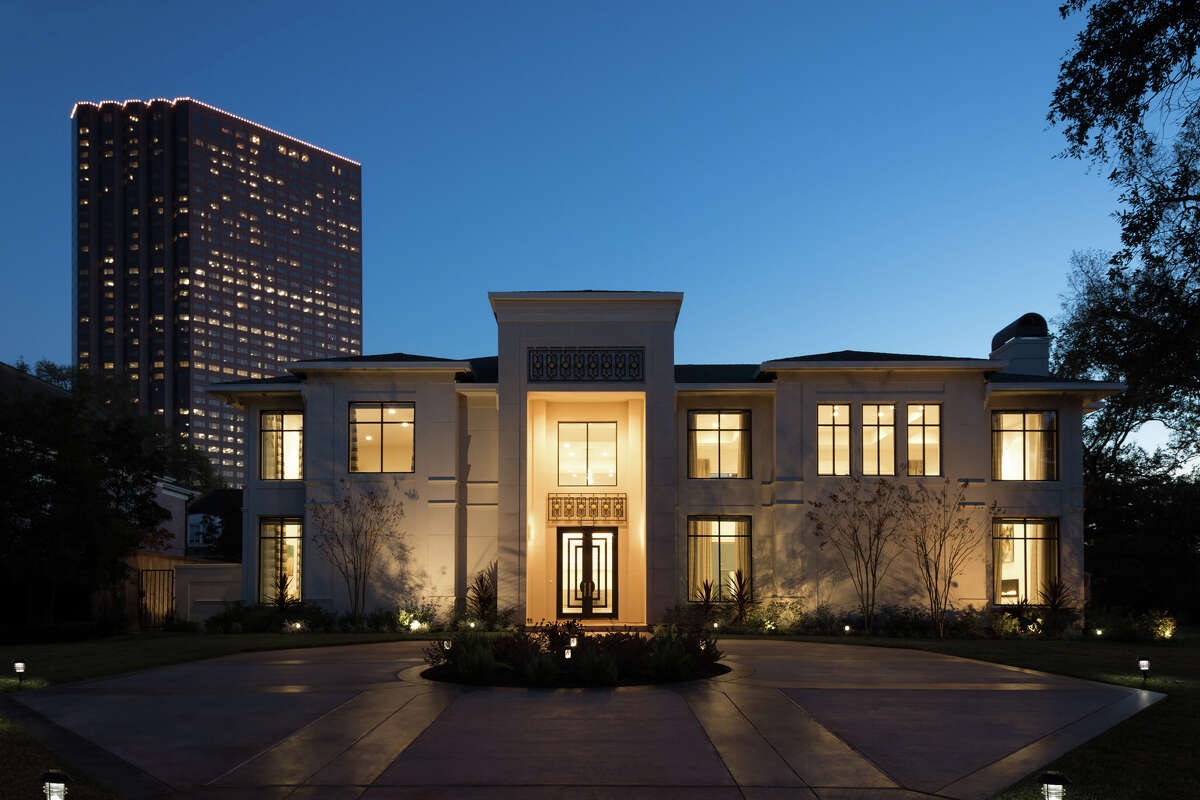 Architect's tastes are modern and massive in Tanglewood home