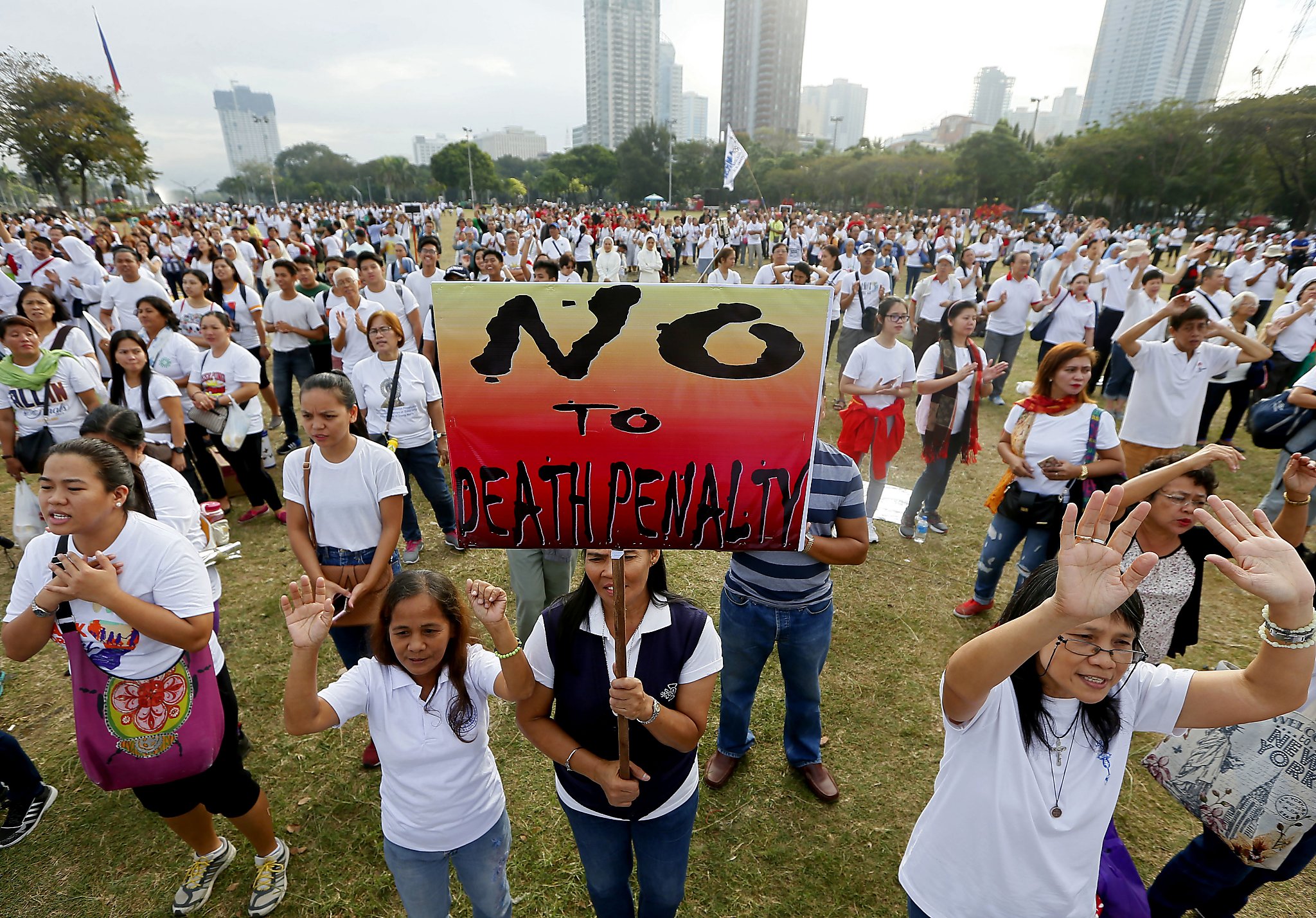 Thousands protest drug crackdown in Philippines