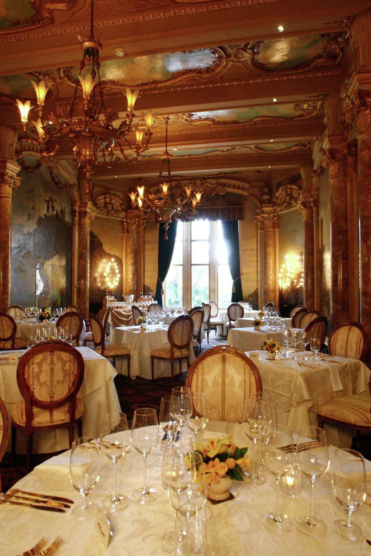 Mar-a-Lago resort — Donald Trump’s winter white house — serves the ...