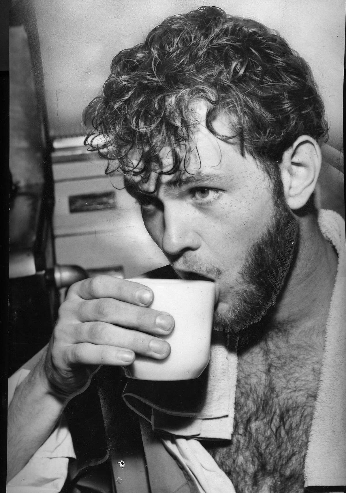 A salute to the king of Golden Gate Bridge stunts