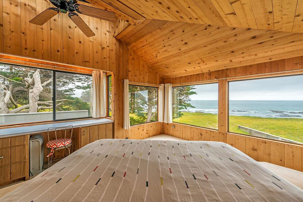 ‘Sea Ranch classic with a magical oceanfront setting’