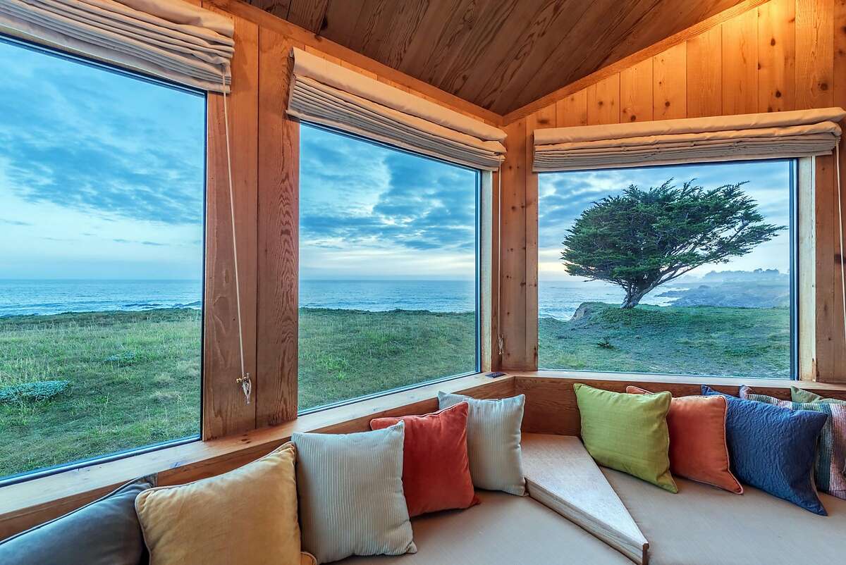 ‘Sea Ranch classic with a magical oceanfront setting’