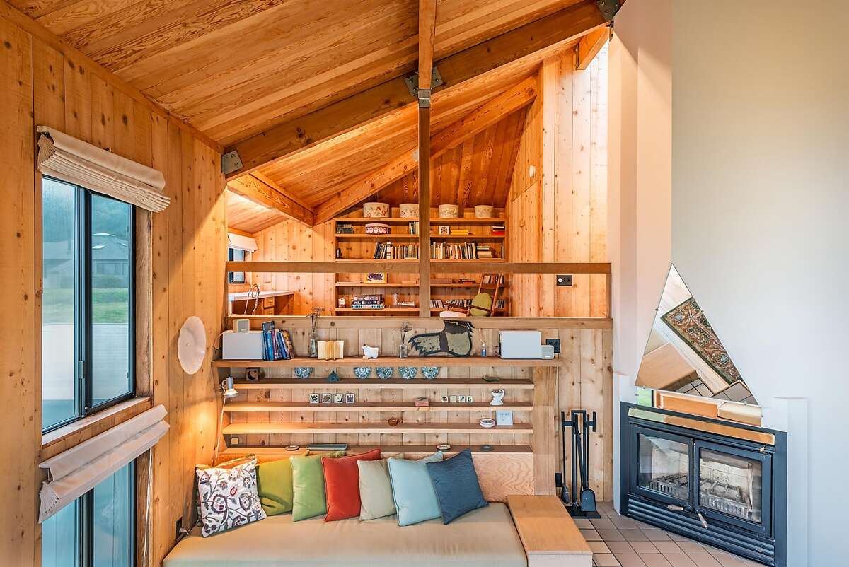 ‘Sea Ranch classic with a magical oceanfront setting’