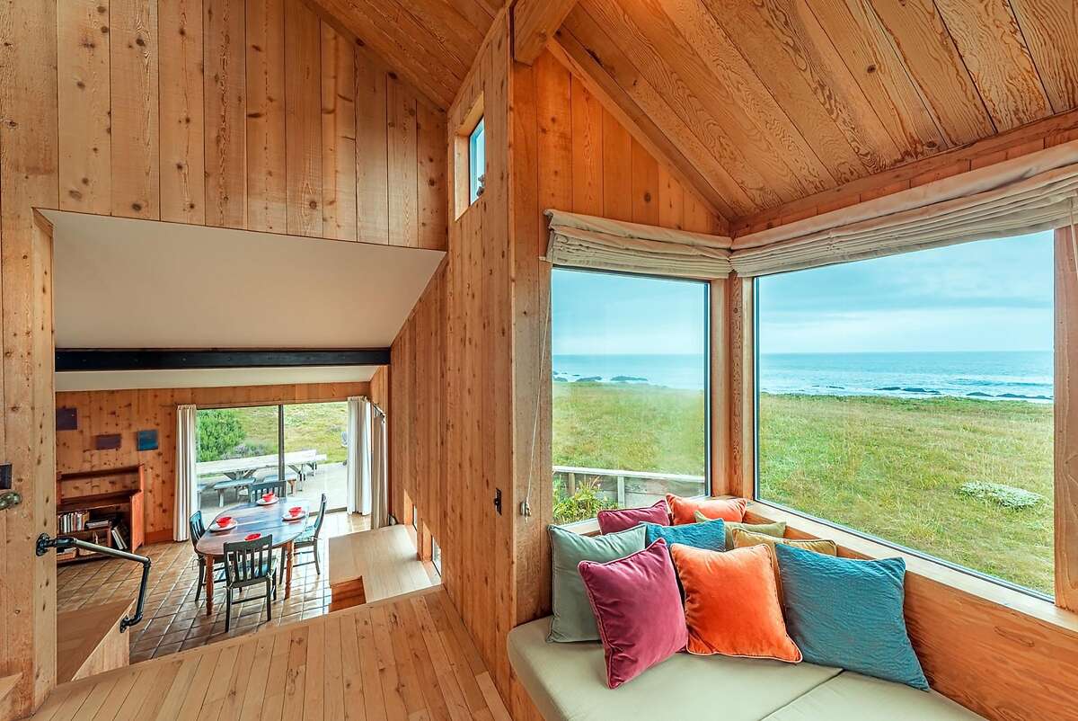 ‘Sea Ranch classic with a magical oceanfront setting’