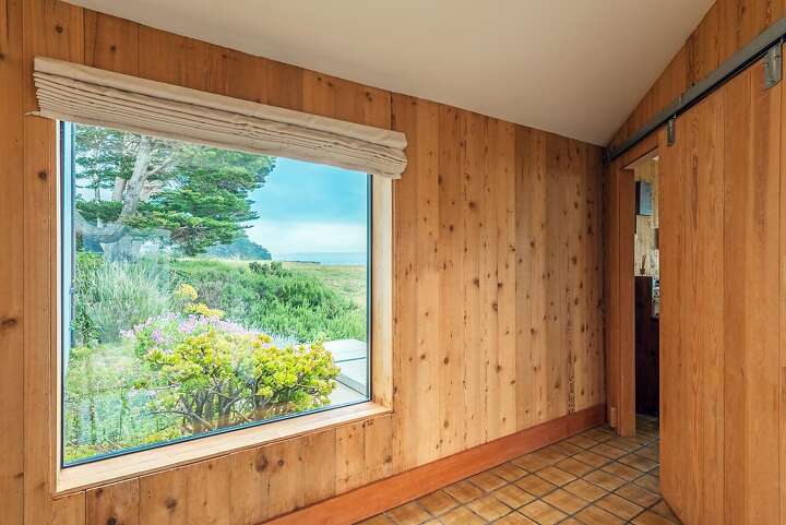 ‘Sea Ranch classic with a magical oceanfront setting’
