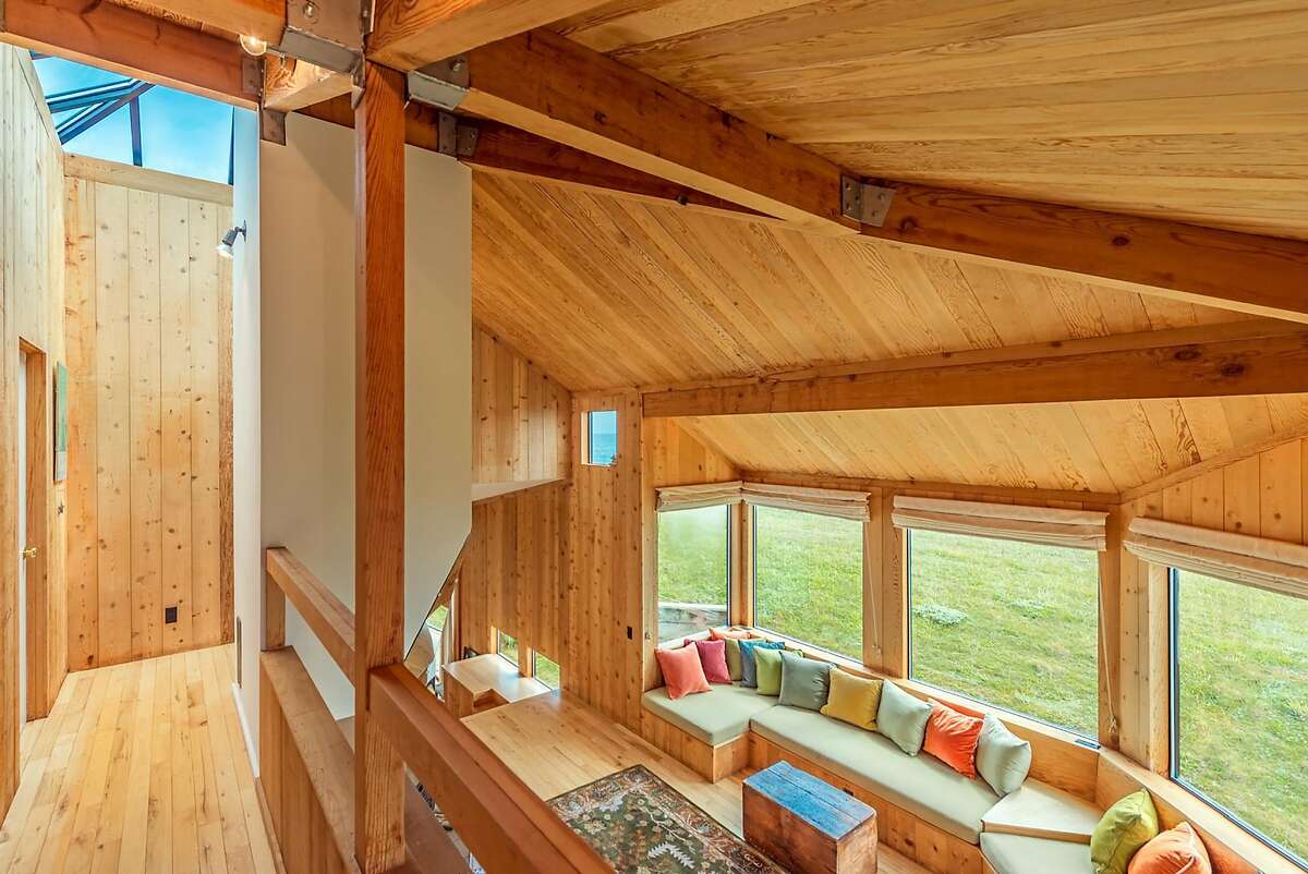 ‘Sea Ranch classic with a magical oceanfront setting’