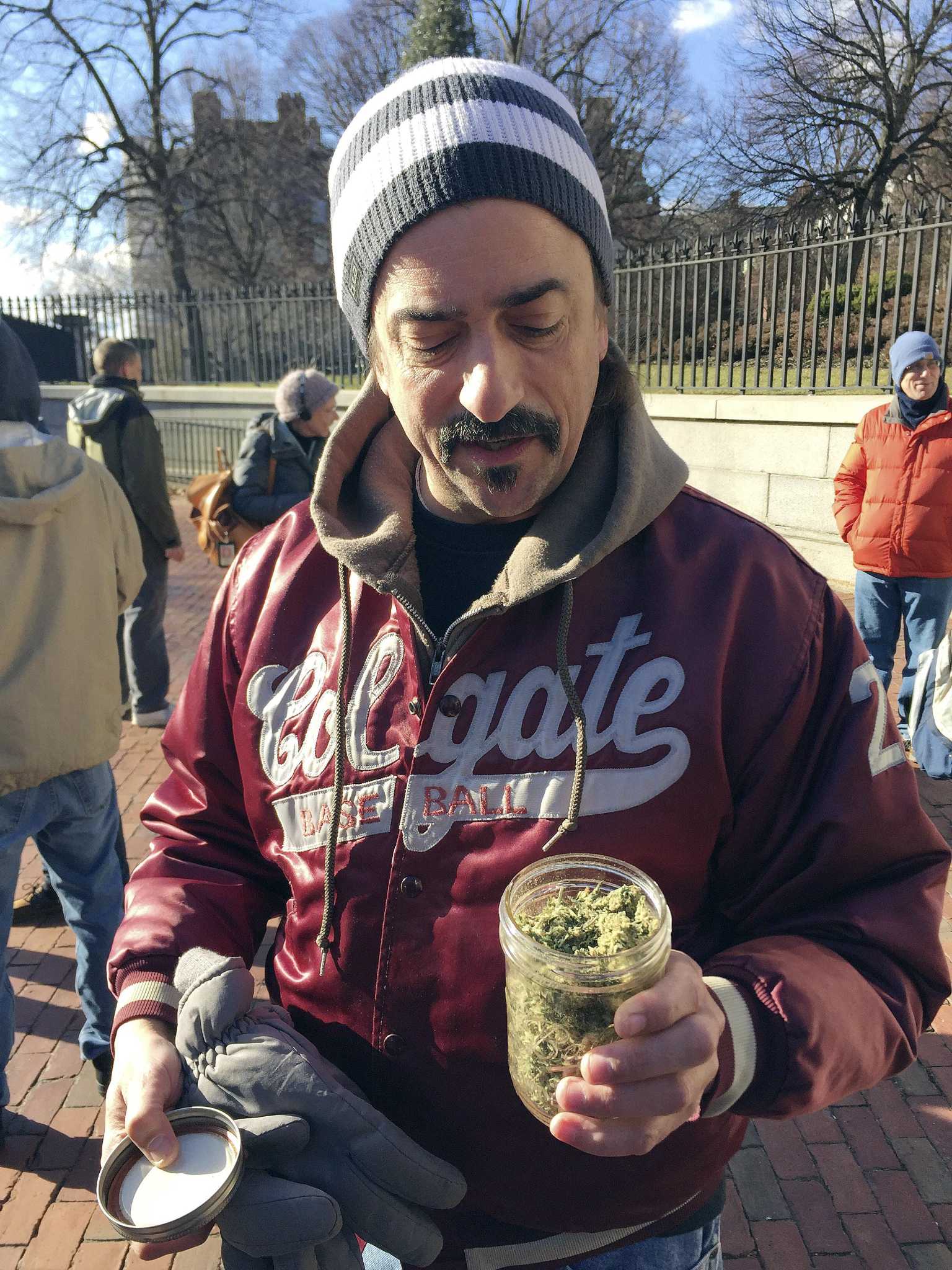 Poll, White House give differing smoke signals on marijuana