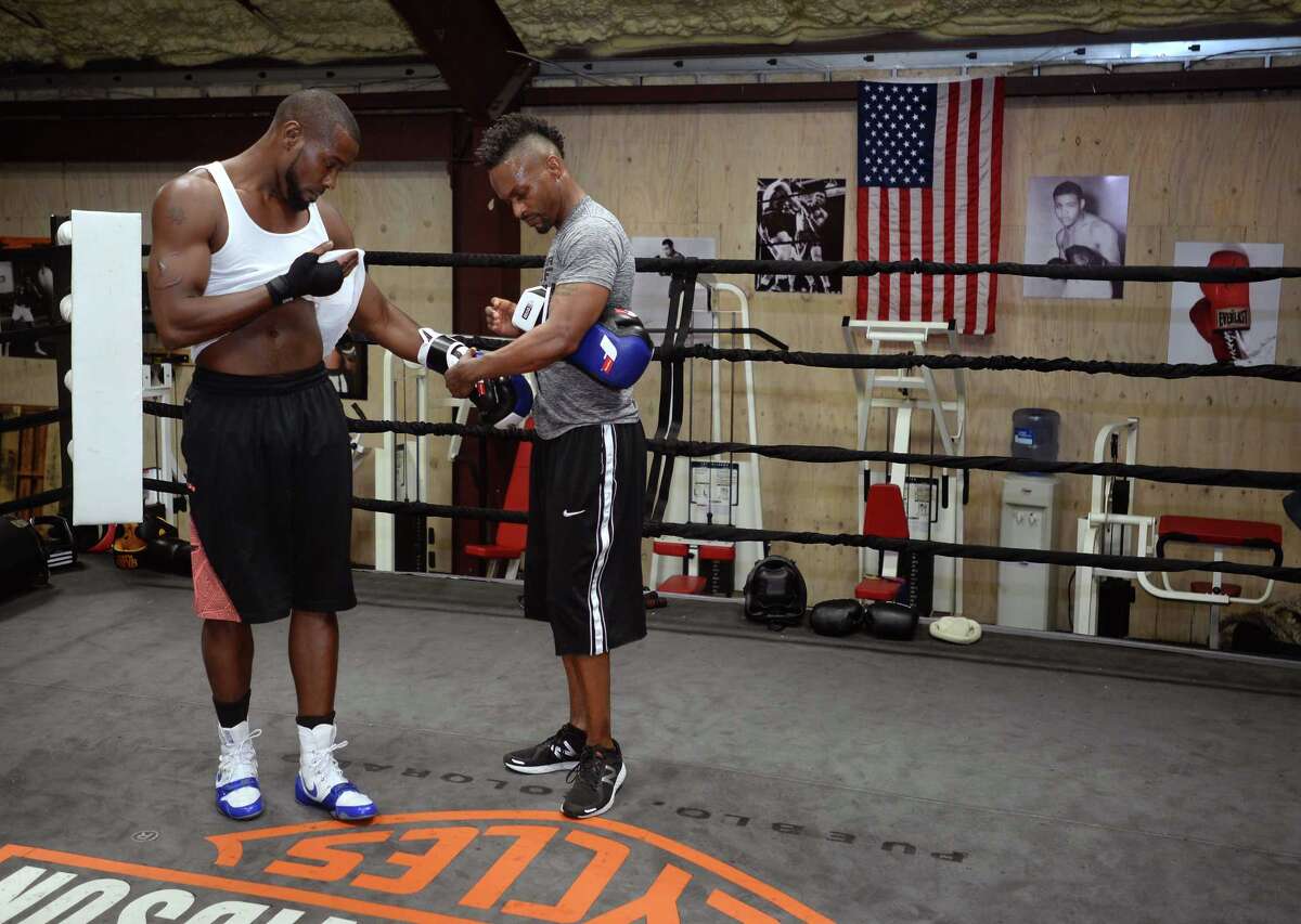 Beaumont's Quanits Graves fights for pro boxing championship title