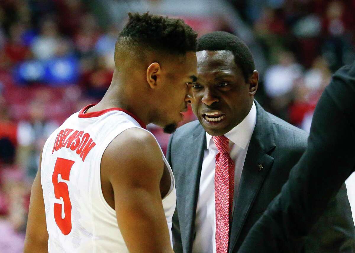 Alabama coach Avery Johnson, son brace for return to face A&M