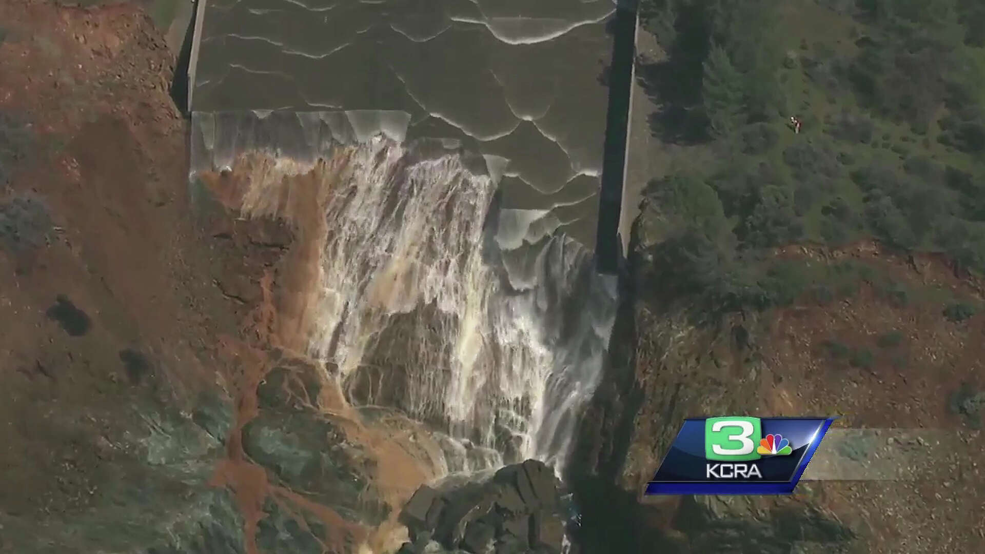 Dramatic new images show scale of damage to Oroville Dam spillway