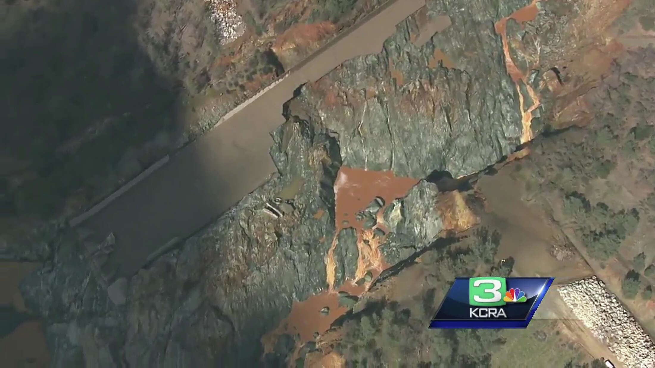 Dramatic new images show scale of damage to Oroville Dam spillway