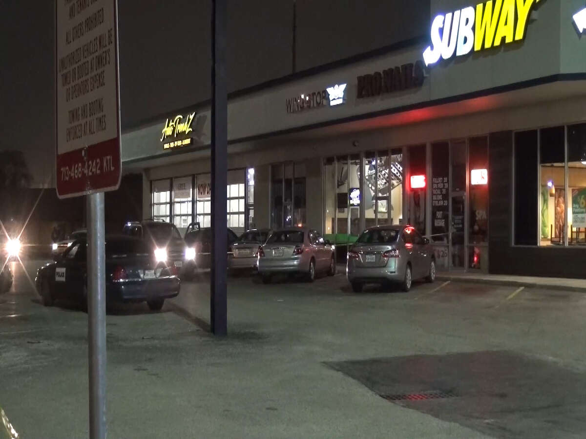 Carjackers kill mother after crash in SW Houston, police say