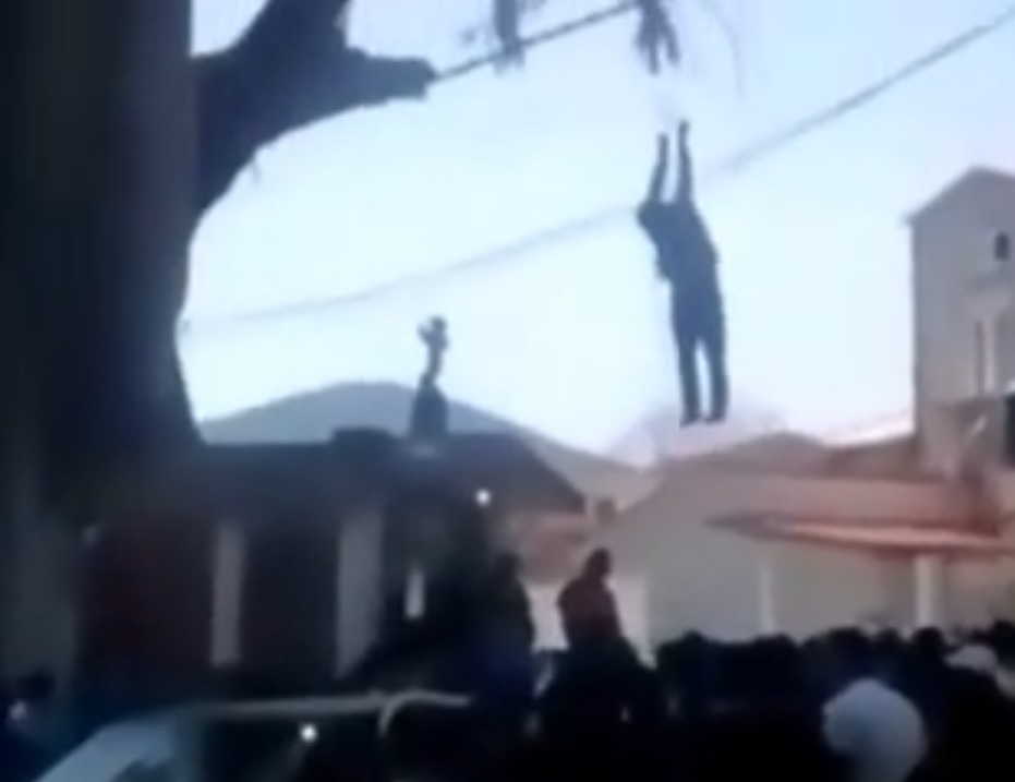 Man hung by wrists from a tree after allegedly burglarizing home in Mexico